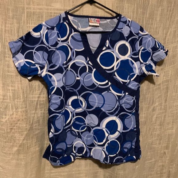 UA Scrubs | Tops | Bluewhite Circle Collage Scrub Uniform Top Medium ...